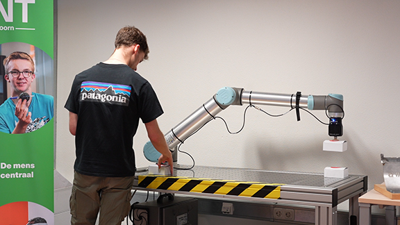 Studentverhaal: Implementatie van een co-bot - TINT